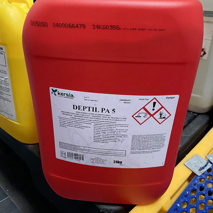 Produit pour désinfection de réseau fermé, eau chaude sanitaire, etc ...